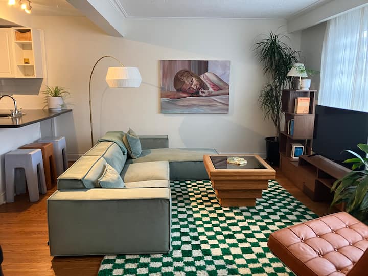 Stylish Mid-century Apt With Yard + Heated Bunkie - Toronto