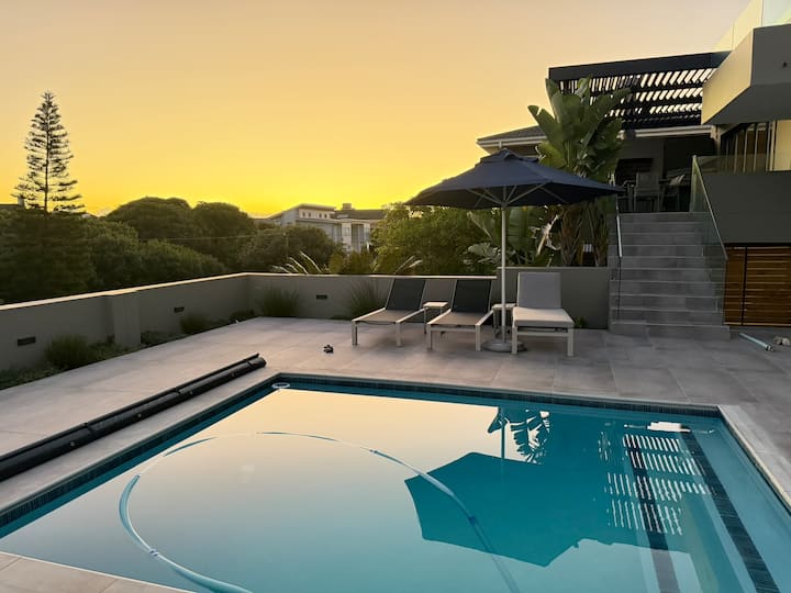 Coastal Hideaway Just Steps From The Beach - Herolds Bay