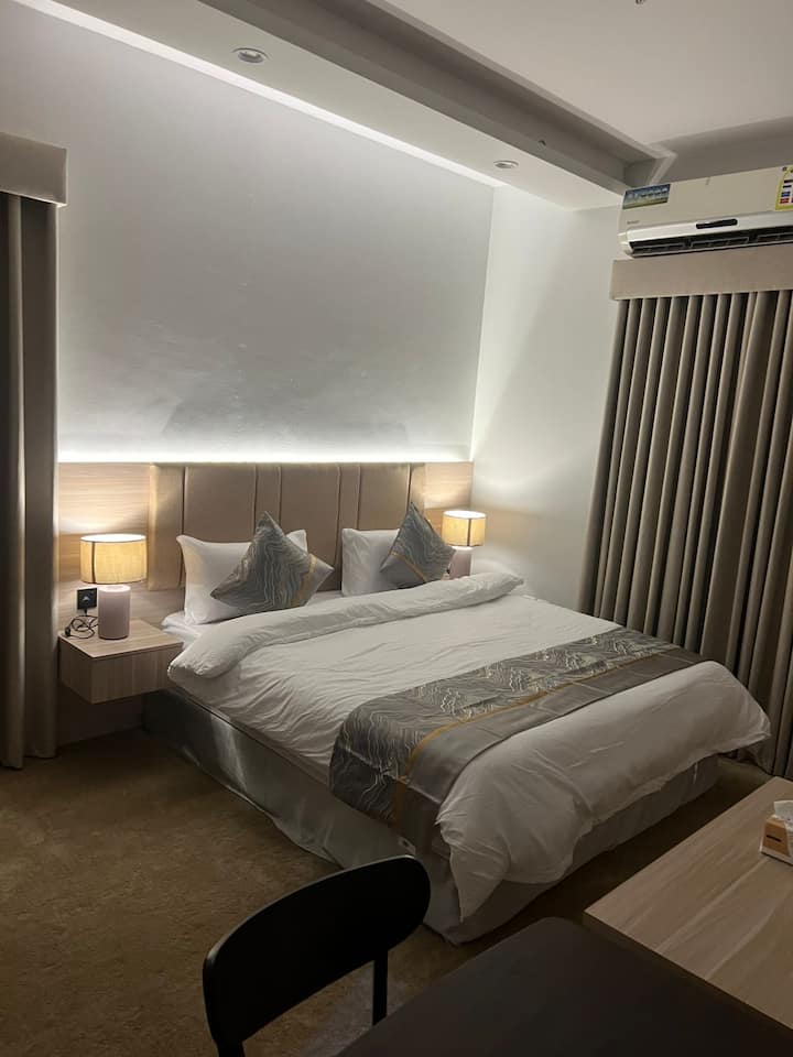 Studio-hotel Style Building-prime Location - Djeddah