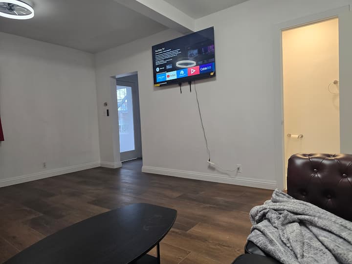 Comfy Cottage W Free Parking Nr Riverbend Sleeps 4 - Cincinnati, OH