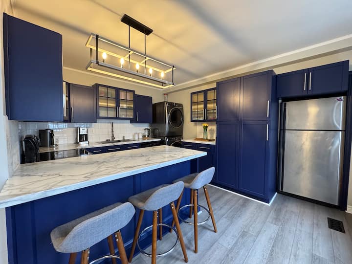 Cozy Downtown 2 Bedroom With Off-street Parking! - Saint John's
