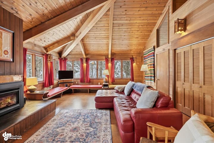 The Classic Ski Cabin - Alyeska, AK