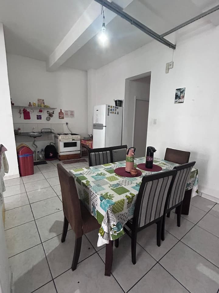Casa Completa Com Cozinha E Patio Ate 20 Pessoas - Porto Alegre