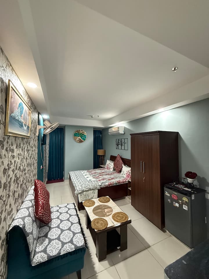 Couple Friendly (Private Soho) By Miraya Stays. - Zirakpur