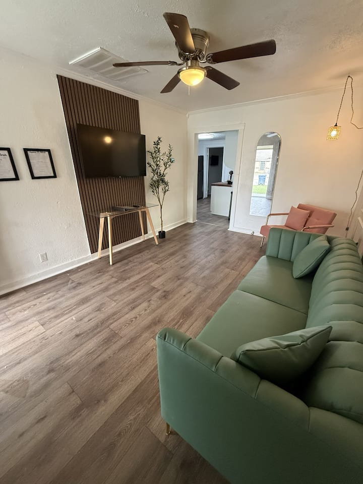 1br Minutes To Stockyards • Fast Wi-fi + Parking - Lake Worth, TX
