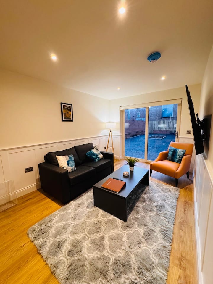 P4 · 1-bed By Ormeau Park • Easy City Access - Belfast