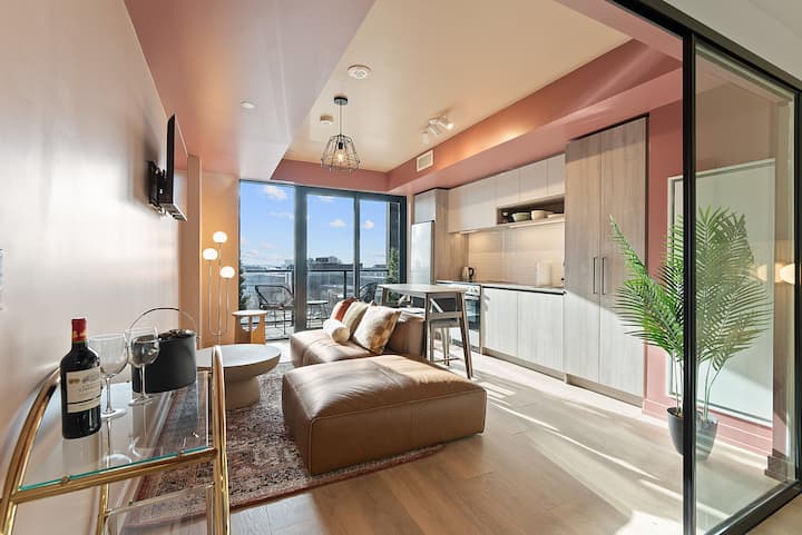 Chic Suite On Sterling Rd 2 Bedrooms - Toronto
