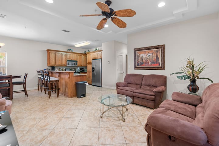 Relaxing 3/3 Island Condo - Short Walk To Beach - South Padre Island