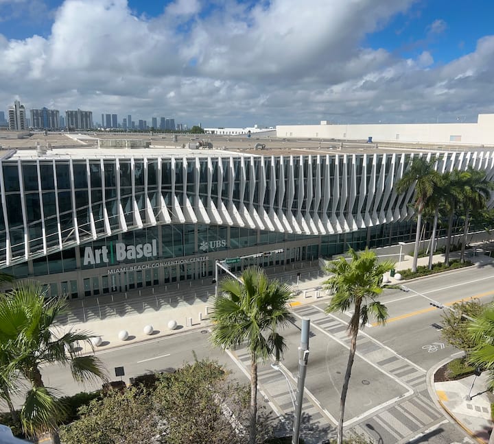 2br/2ba By Convention Ctr, Walk To Beach + Parking - Miami Beach, FL