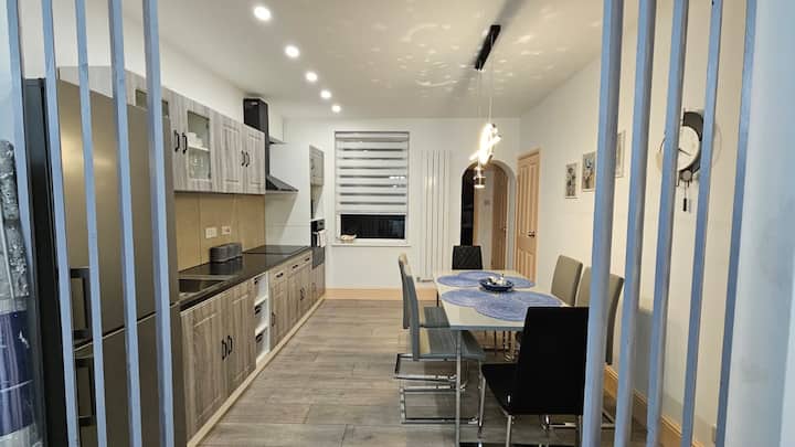 Jasmin's House, 3-bedroom Entire House - Northampton