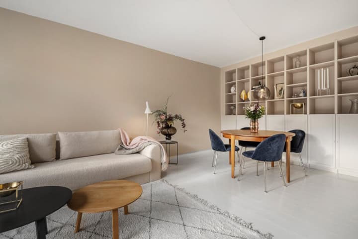 Charmerende Og Lys To-værelses Med Sydvendt Altan. - Copenhagen