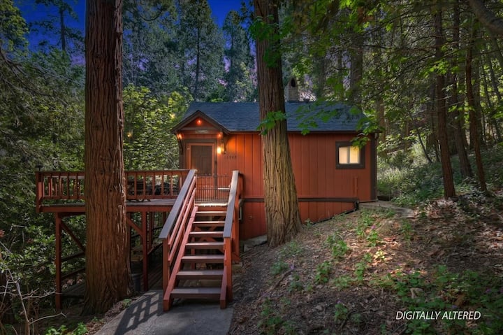 Secluded Cabin W/ Seasonal Creek – ½ Mile To Lake - Crestline, CA