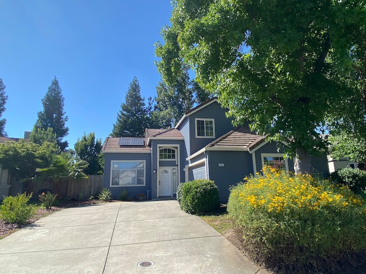 Warm And Cozy 3 Bedrooms In Elk Grove - Elk Grove, CA