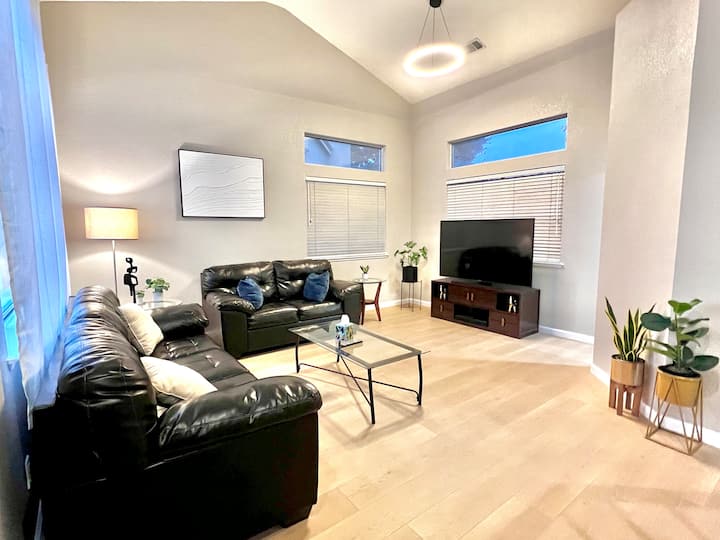Warm And Cozy 3 Bedrooms In Elk Grove - Elk Grove