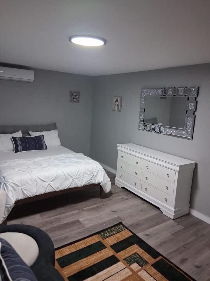 Private Two Bedroom Apartment In The Backyard. - ニューアーク, NJ