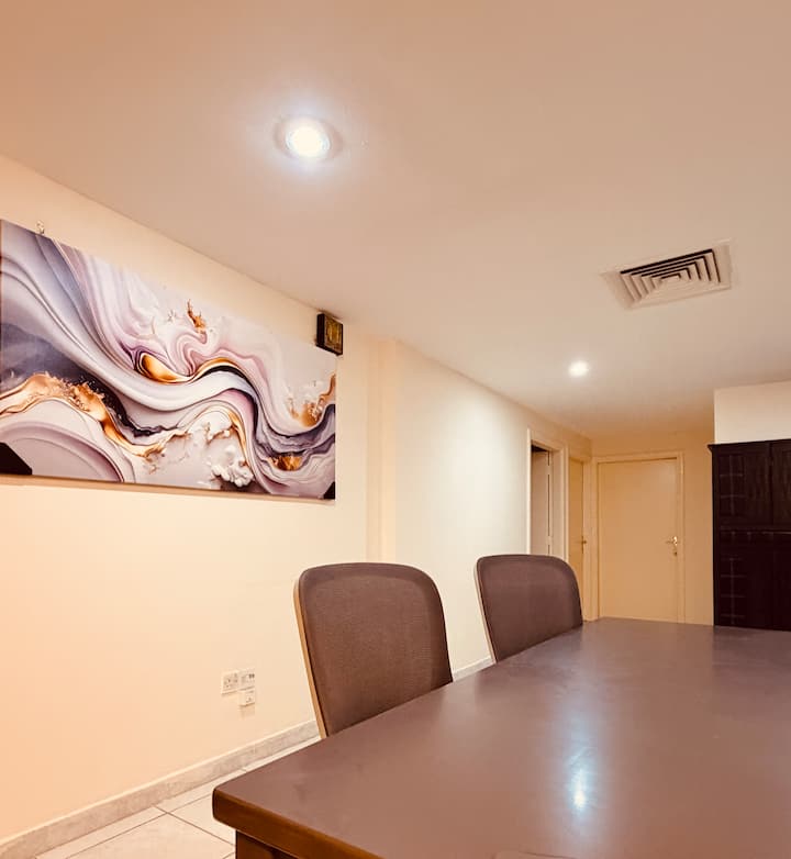 Corniche Grand 4br • 5 King Beds • Groups Welcome - الشارقة