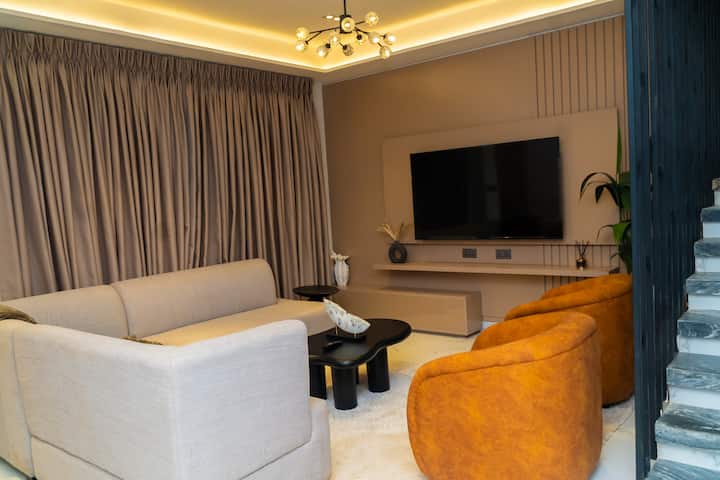 Luxurious & Secure 4 Bedroom House In Ogudu Gra - Lagos, Nigeria