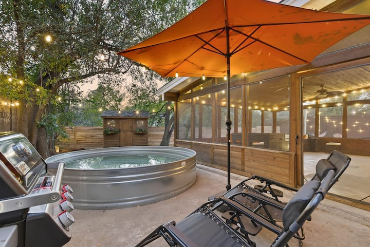 Group Retreat • Pool, Hot Tub • Fire Pit • Pets Ok - Austin, TX