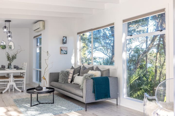 Relax By The Water - Waiheke Island