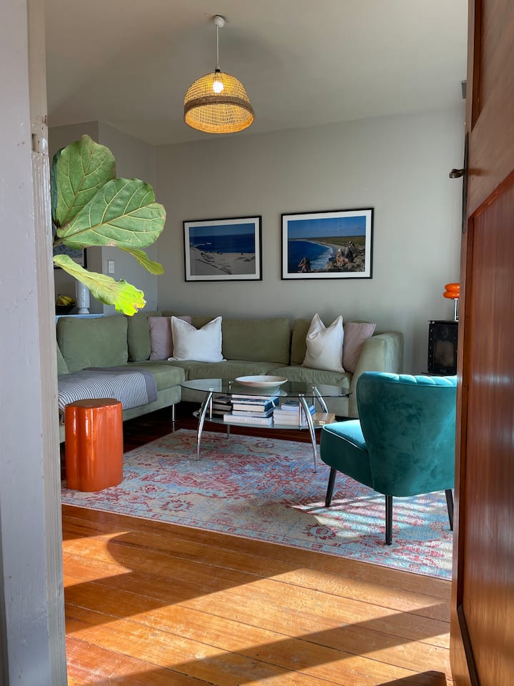 Sunny Sanctuary | Outdoor Bath, Sauna & Lush Deck - New Plymouth