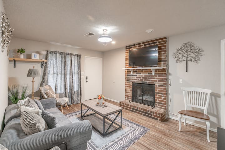 Broadway Home - 2 Min To Andretti's And Highway - オクラホマ・シティ, OK