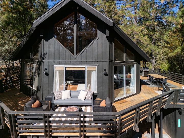 Black Pines Chalet | Hot Tub | Sauna | Fire Pit - Arnold, CA