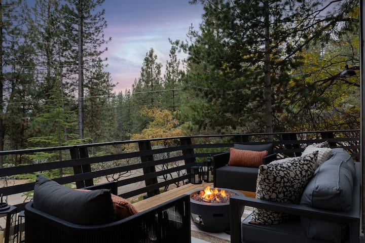 Designer A-frame W/ Sauna + Hot Tub | Game Room - Arnold, CA