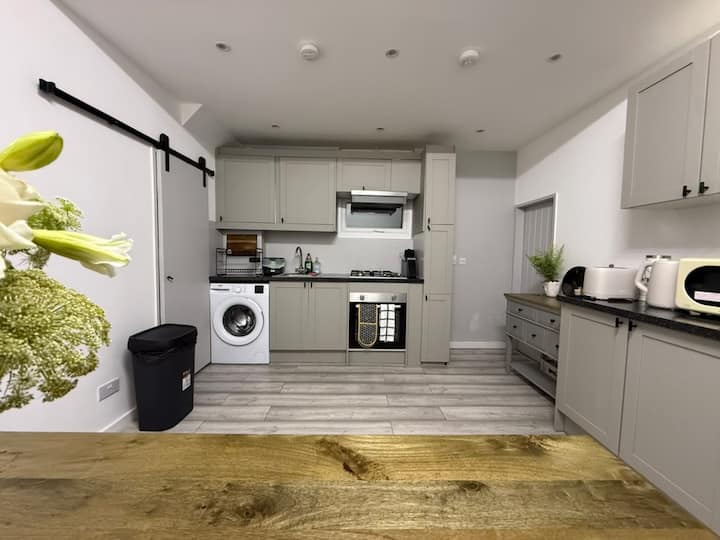 Contractors 4 Bed | Wembley Stadium | Free Parking - Ruislip