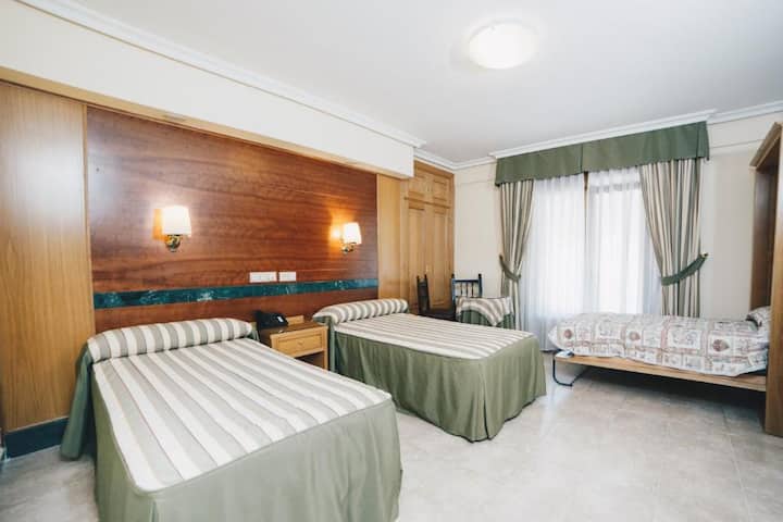 Habitación Hotel Cuádruple En Toledo - Toledo