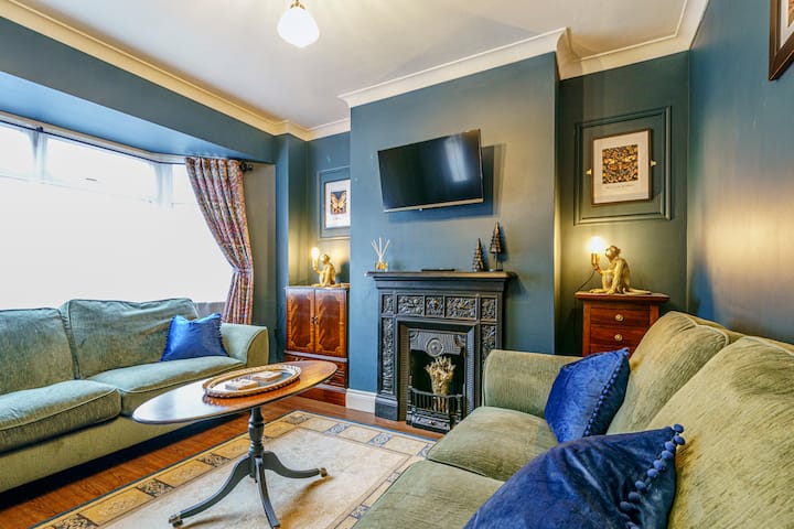 Stunning 4br Queens Quarter Home - Belfast