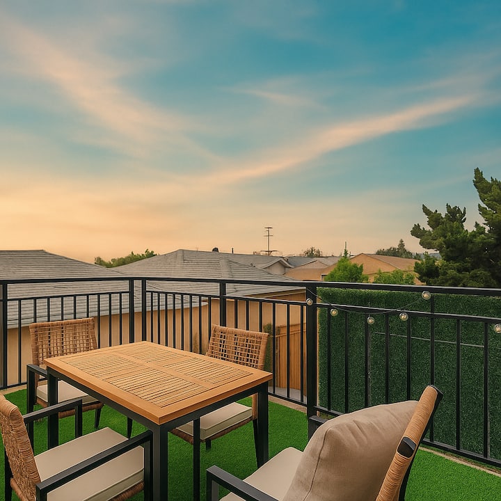 Cozy Chic Getaway W/ Outdoor Vibes & Comfort - Hawthorne, CA