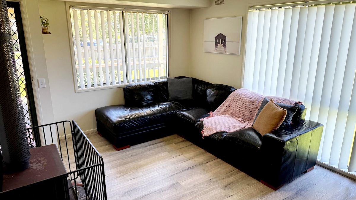 Tanjil Cottage - Lakes Entrance - Houses for Rent in Lakes Entrance, Victoria, Australia - Airbnb