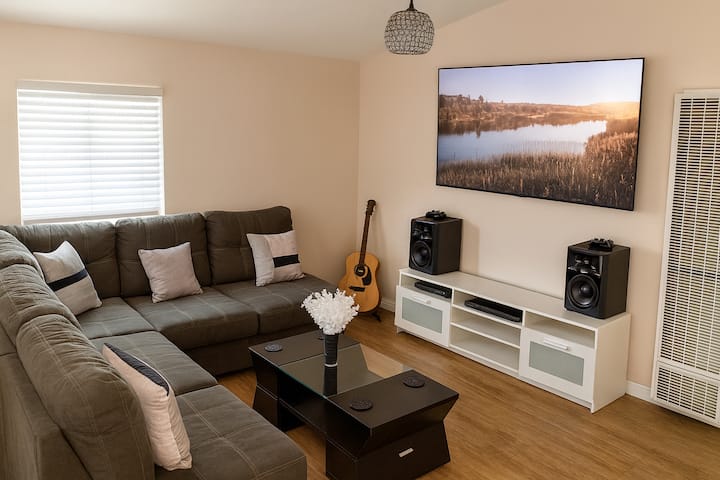 Cozy Private Room A W/ Fast Internet + Privatebath - San Bernardino, CA