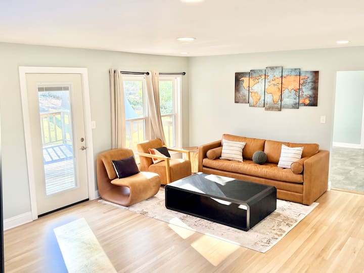 The Green House | Modern 4-bedroom Retreat - Greensboro, NC