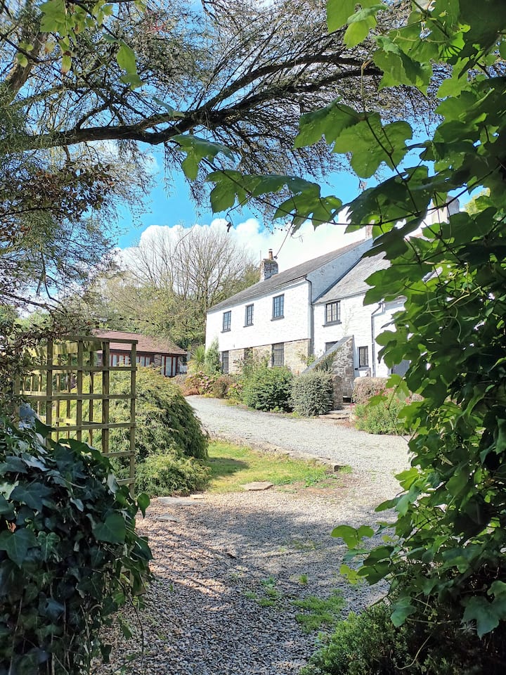 Lower Hearson Farm: Sleeps 26: Pool & Animals - Devon