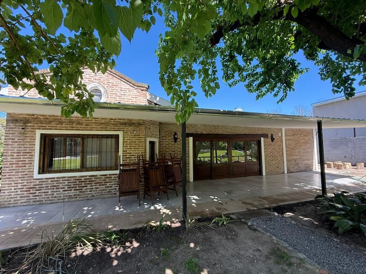 Casa Quinta Con Pileta Y Amenities - Bella Vista