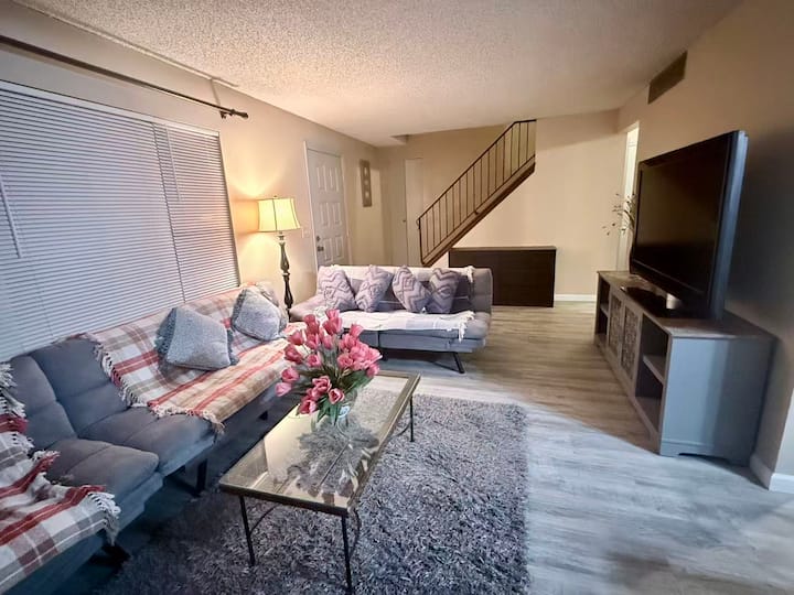 3b/1.5b/located Near Highways, And Shopping. - Wichita, KS