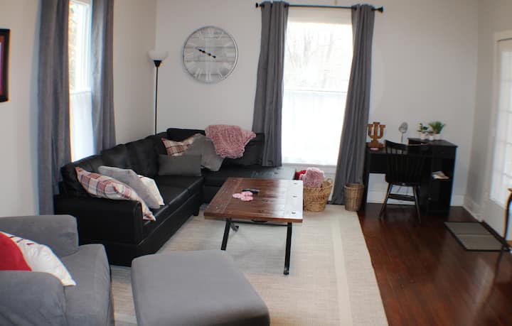 Crimson Cottage For Fans And Parents. - Bloomington