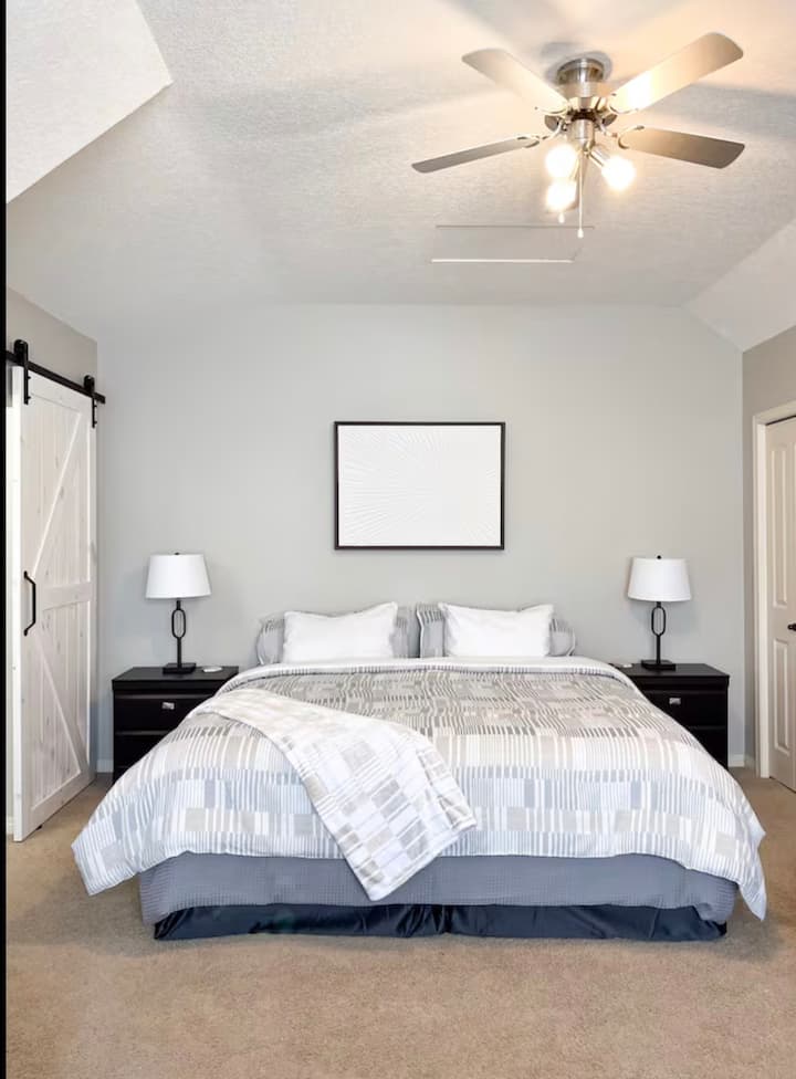 Private Loft Master Suite W/ Ensuite & Office - Sylvan Lake