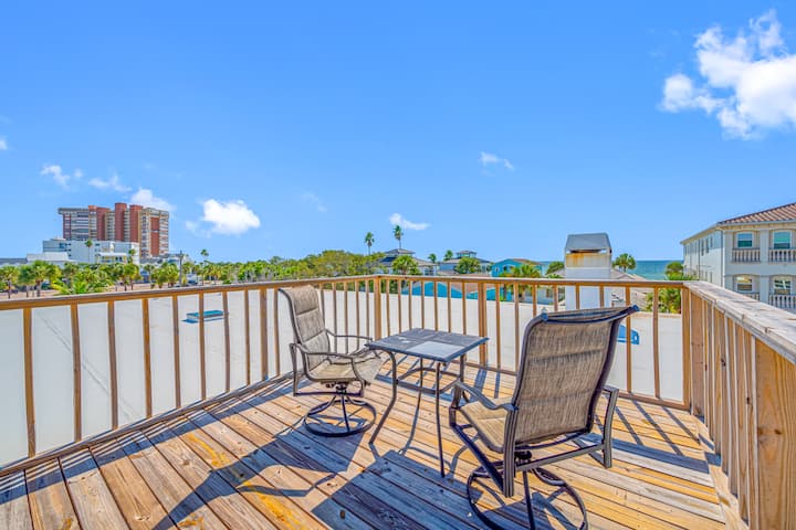 Bright 2br Beach Retreat/w Private Balcony - Redington Shores, FL