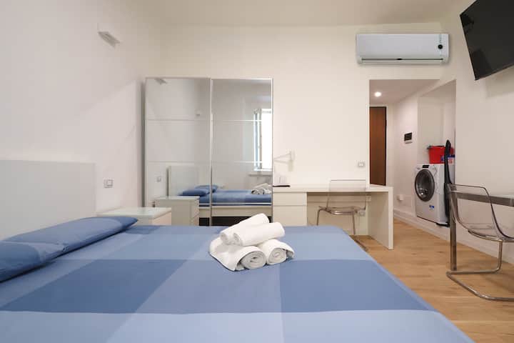 New Modern Apartment Bocconi - Milan