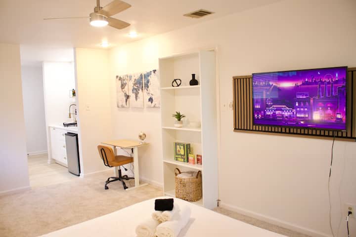 Private Studio Near Kalahari & Dell Diamond - Round Rock, TX