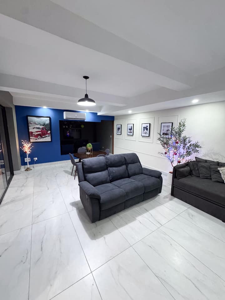 Casa Amplia Para Grupos En Zona Residencial - Monterrey