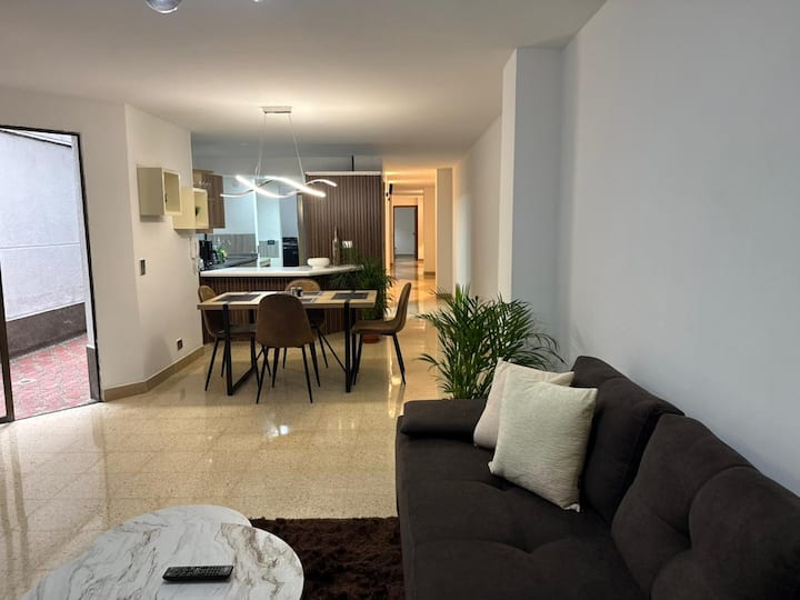 Laureles Central /Amplió, Moderno Con Aparcamiento - Medellín