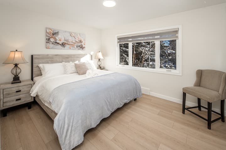 Central Location | Near Downtown, Uofc / Foothills - Calgary
