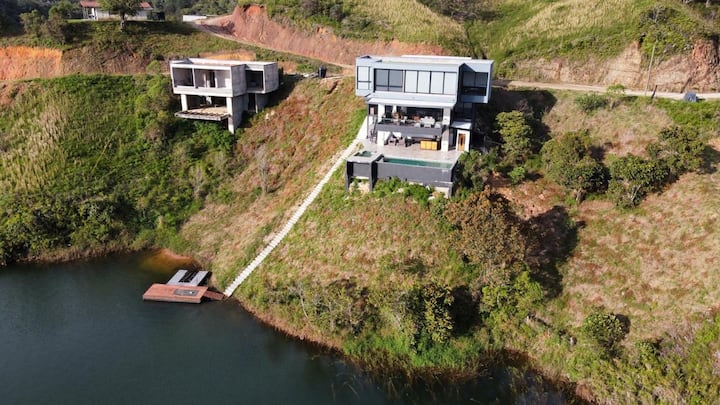 Casa De Lujo Con Acceso Al Lago A 3 Min Del Pueblo - Guatape