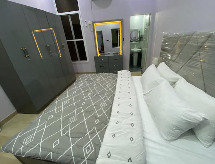 4 Bedroom Modern Home: Entire Place - Karāchi