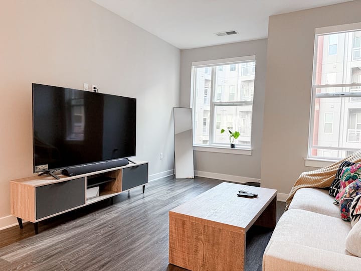 Luxury Apt, Steps From Metro. 1 Stop From Iad - Herndon, VA