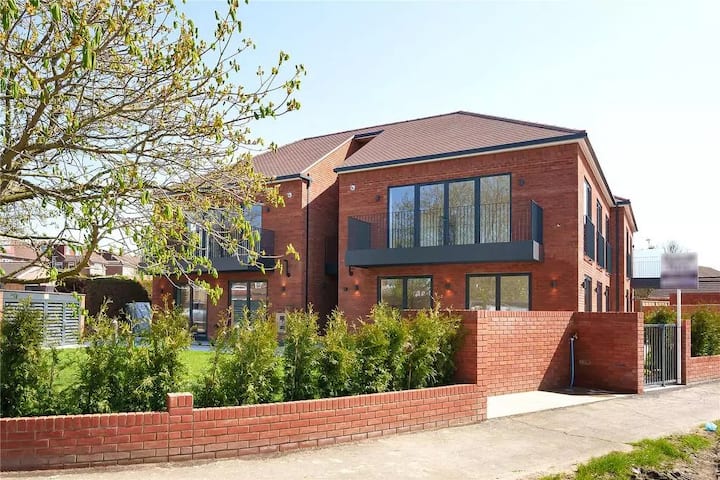 Stunning One-bedroom Apartment With Garden - Enfield