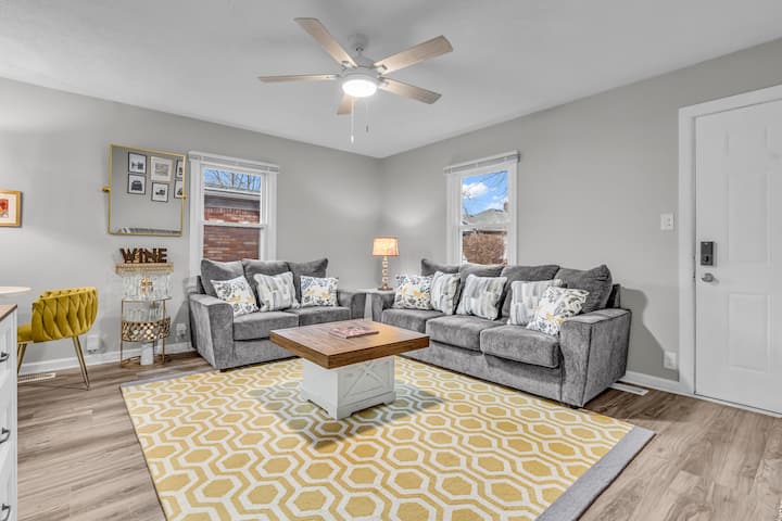 Cozy 3br Retreat-7 Min Walk To Uindy-near Downtown - Irvington Historic District, IN